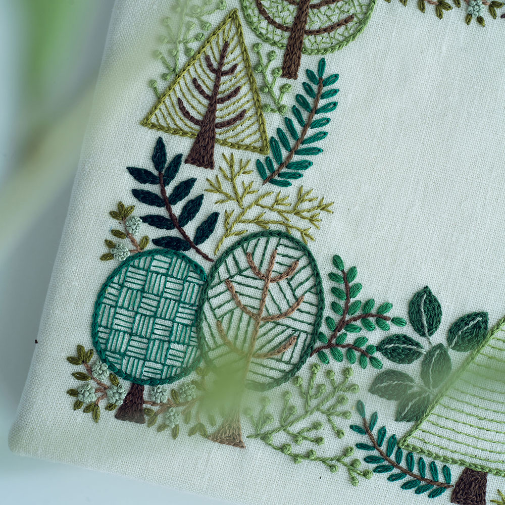 森の散歩道〜『yulaの幸せの刺繍』刺しゅうキットシリーズ: キット｜手づくりタウン by 日本ヴォーグ社